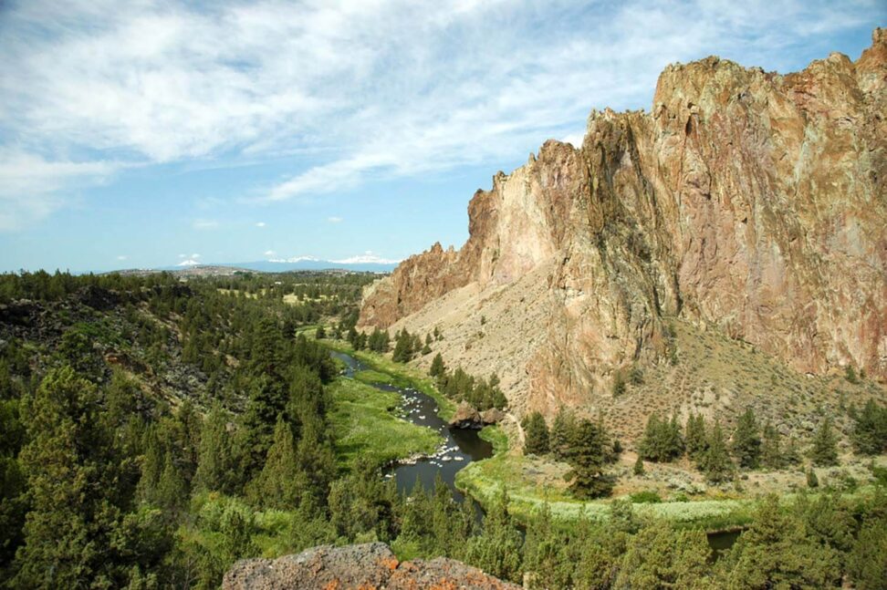 Hiking in Smith Rock State Park | Adventure Tours Bend